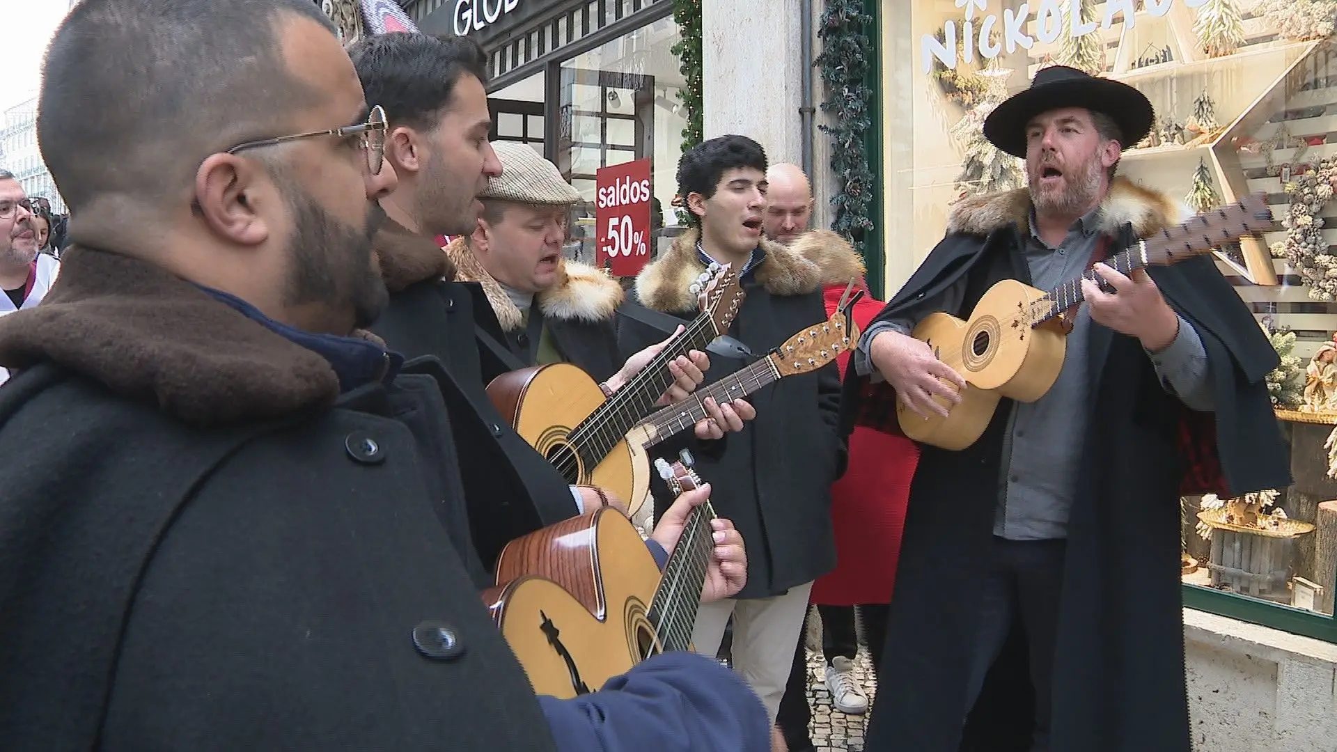 Grupo de cante alentejano traz as janeiras à baixa de Lisboa - SIC Notícias