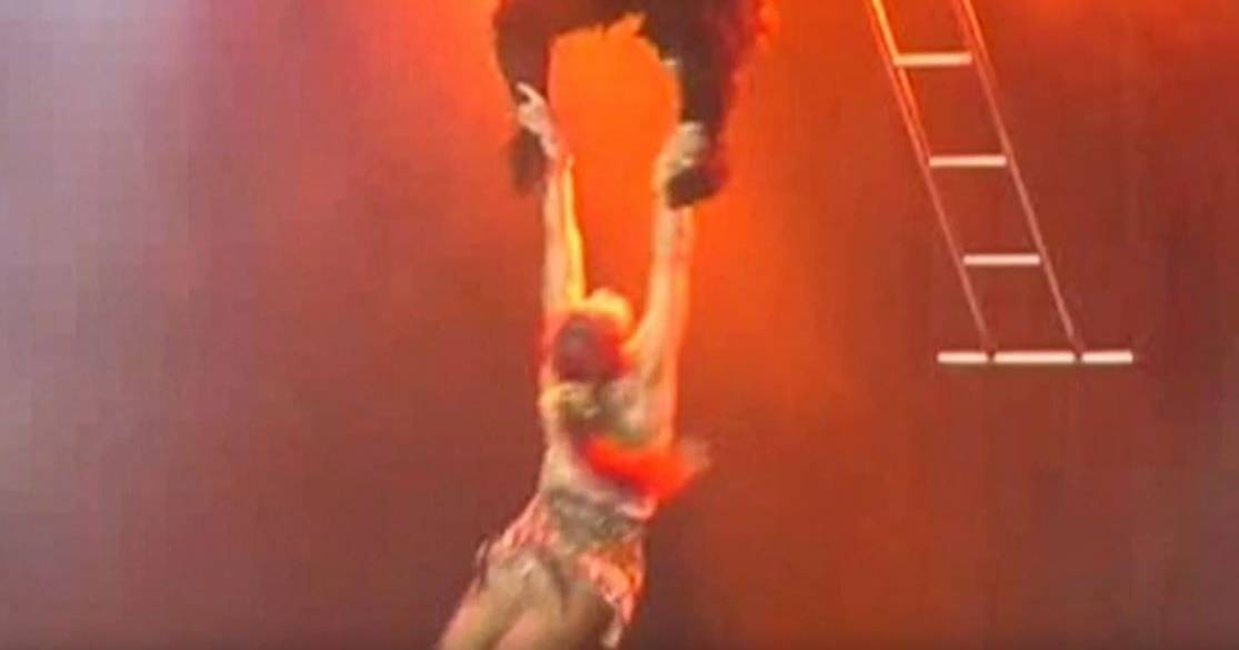 Silke Pan, a acrobata que caiu de quatro metros de altura no chão de pedra, voltou ao circo ...