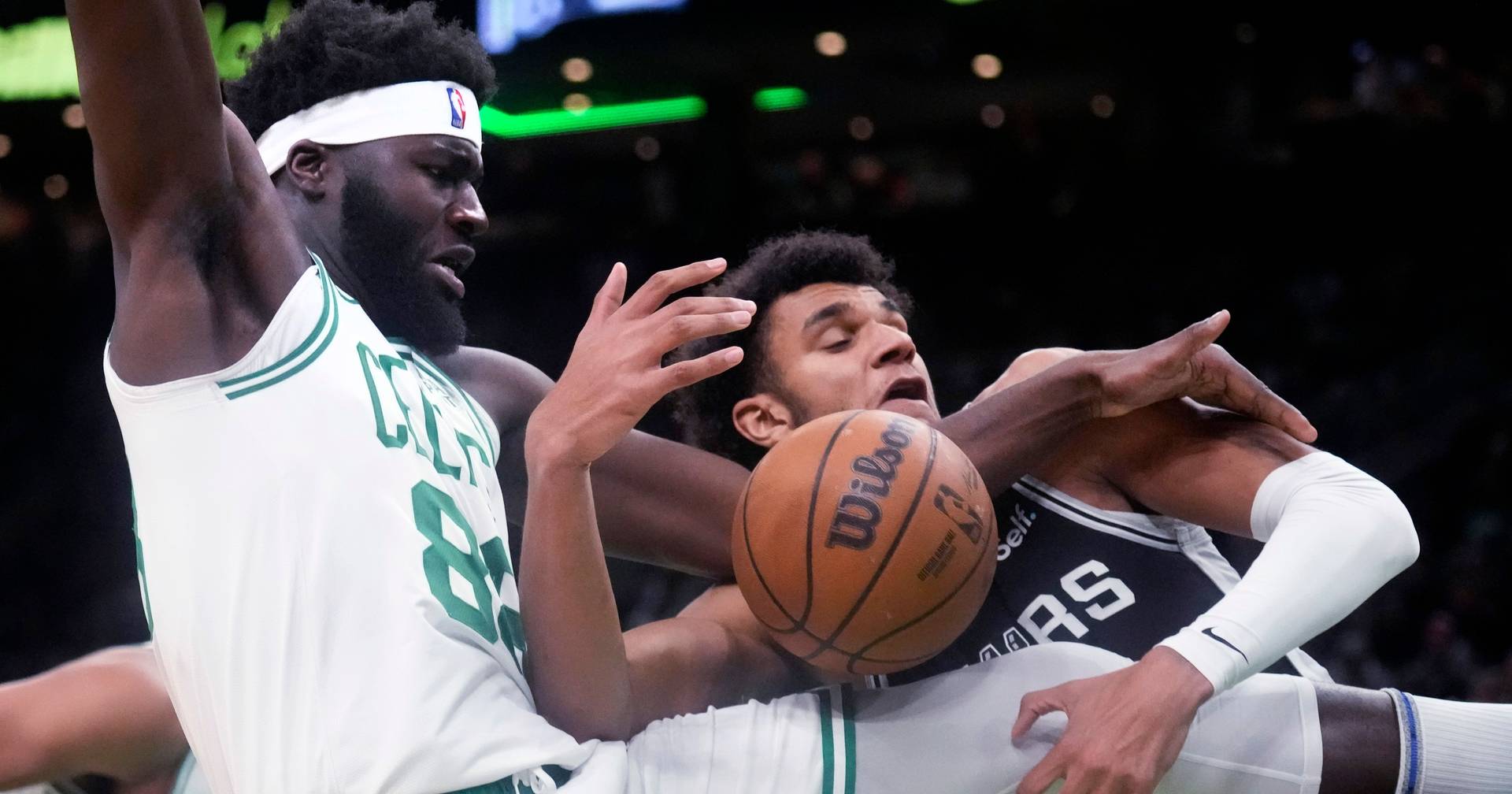 Neemias Queta contribui para a vitória dos Celtics com seis pontos e ...