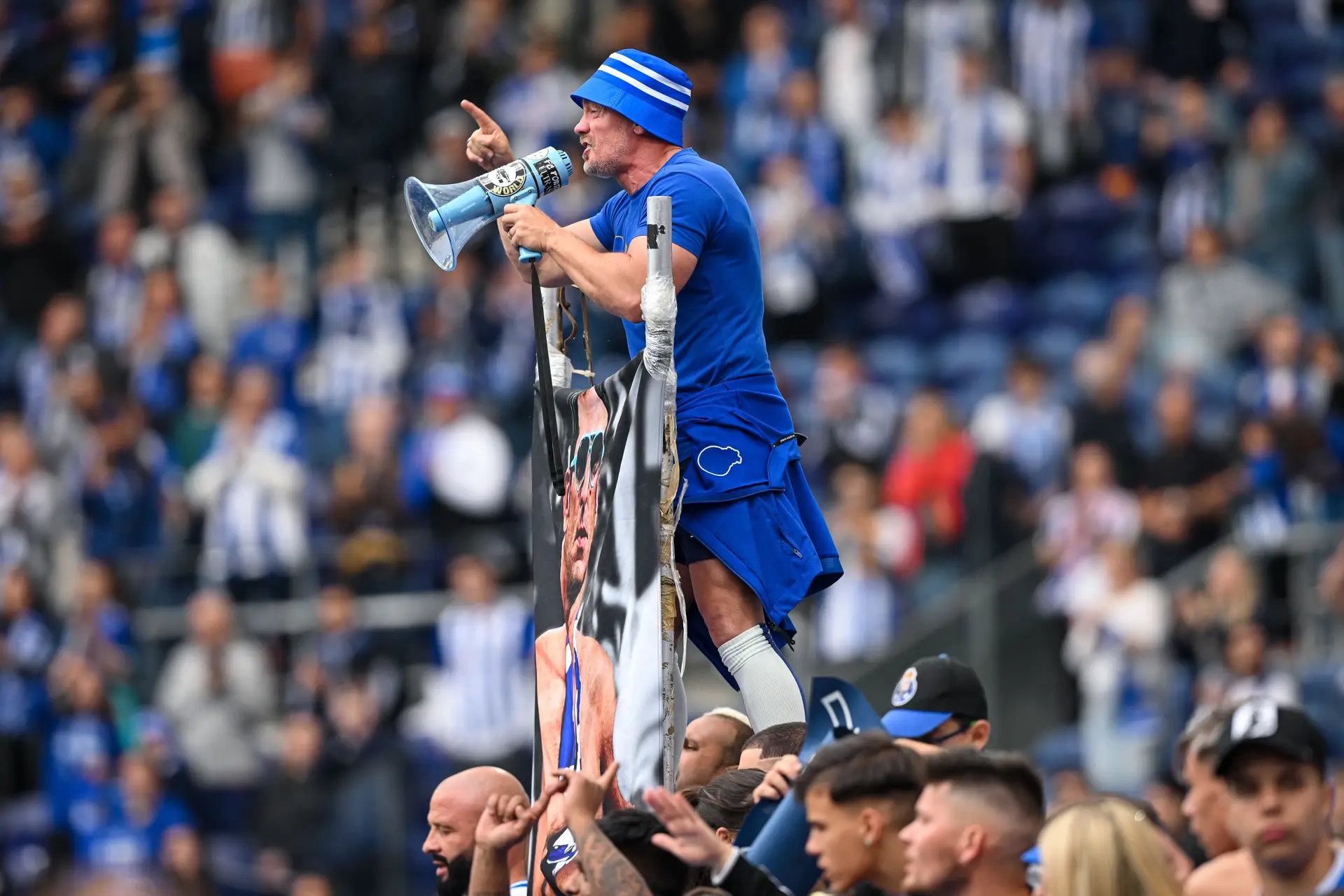 Buscas nos Super Dragões: recorde o episódio que levou à detenção de ...