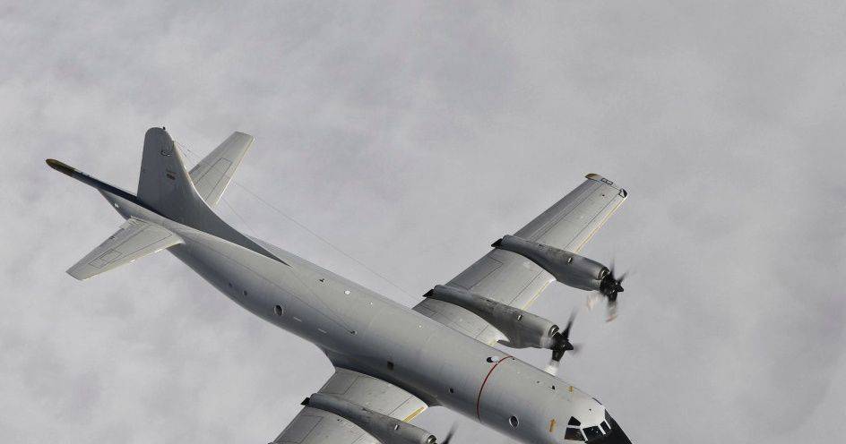 Primeiro avião P-3C alemão comprado pela Força Aérea chega a Portugal ... Primeiro avião P-3C alemão comprado pela Força Aérea chega a Portugal ...