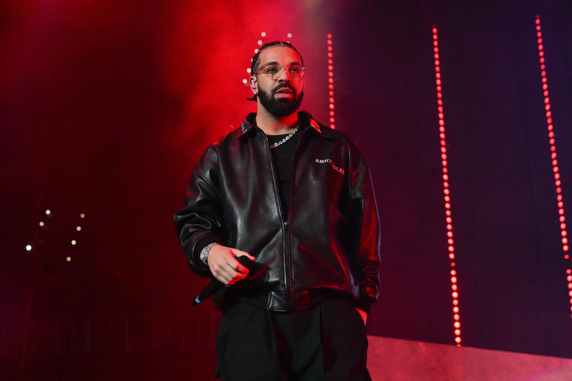 "Que a tua mãe descanse em paz": Drake paga hipoteca após receber papel ...