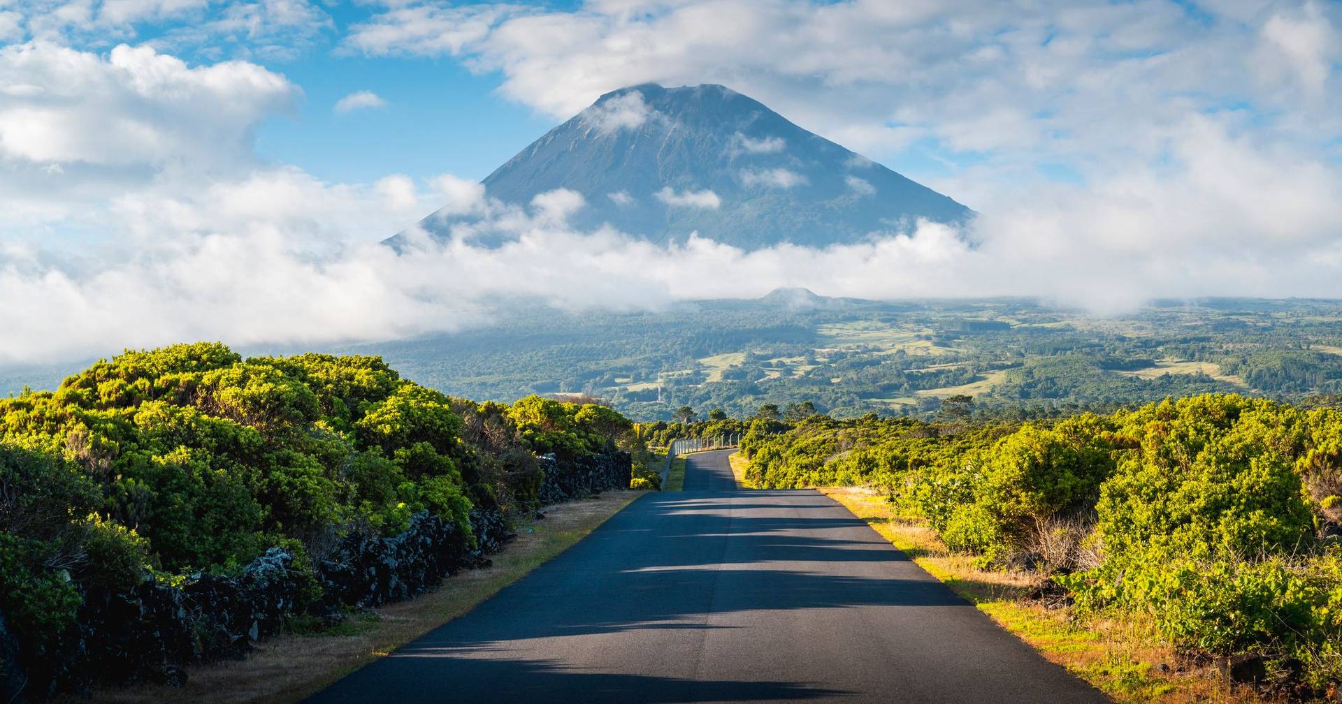 Descoberta gruta na ilha do Pico com 170 metros de comprimento - SIC ...