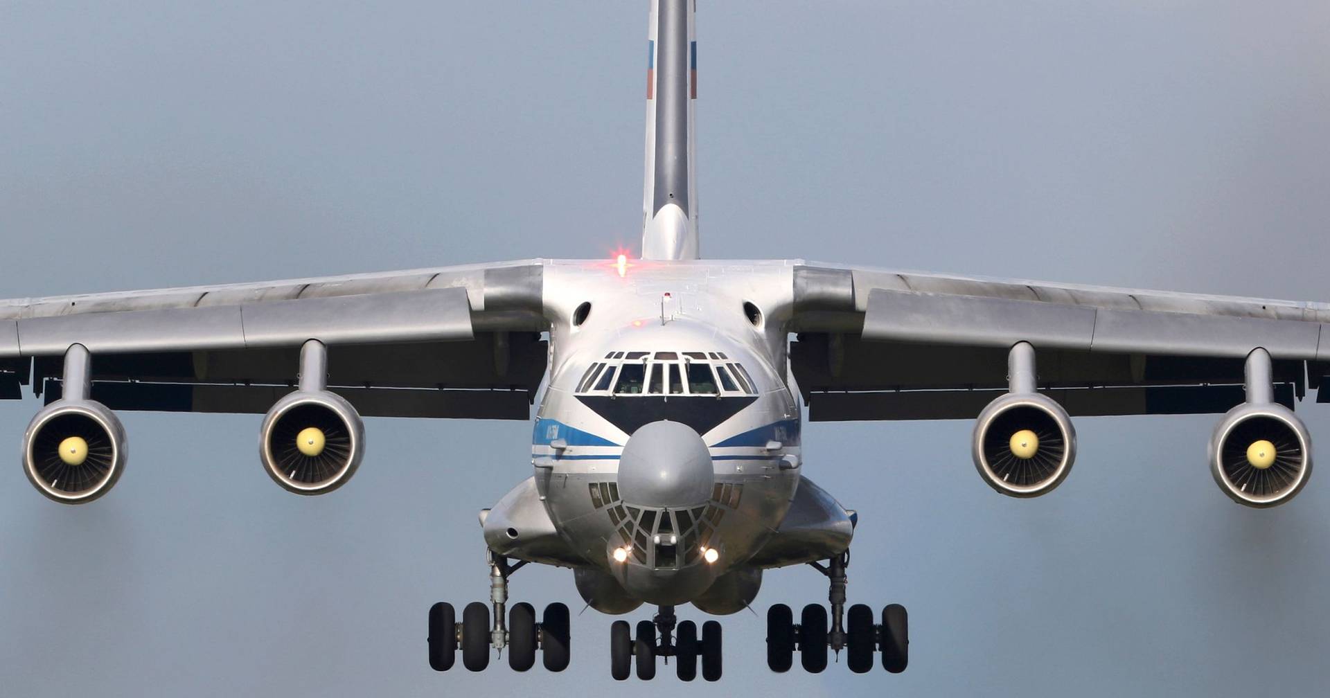 Avião de carga militar russo cai com 15 pessoas a bordo - SIC Notícias