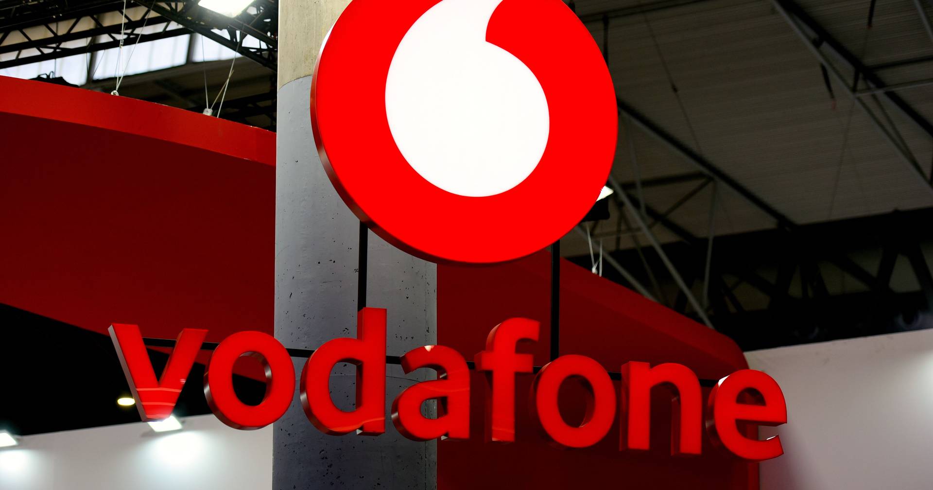 Vodafone restabelece serviços em todo o país após apagão - SIC Notícias