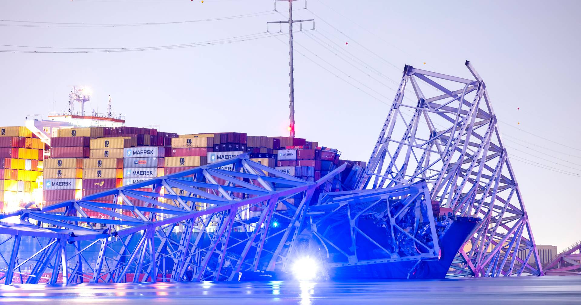 Ponte colapsa nos EUA após colisão de navio - SIC Notícias