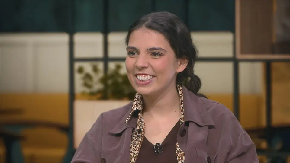 A "nova tradição" de Ana Lua Caiano: quem é a jovem artista nomeada ...