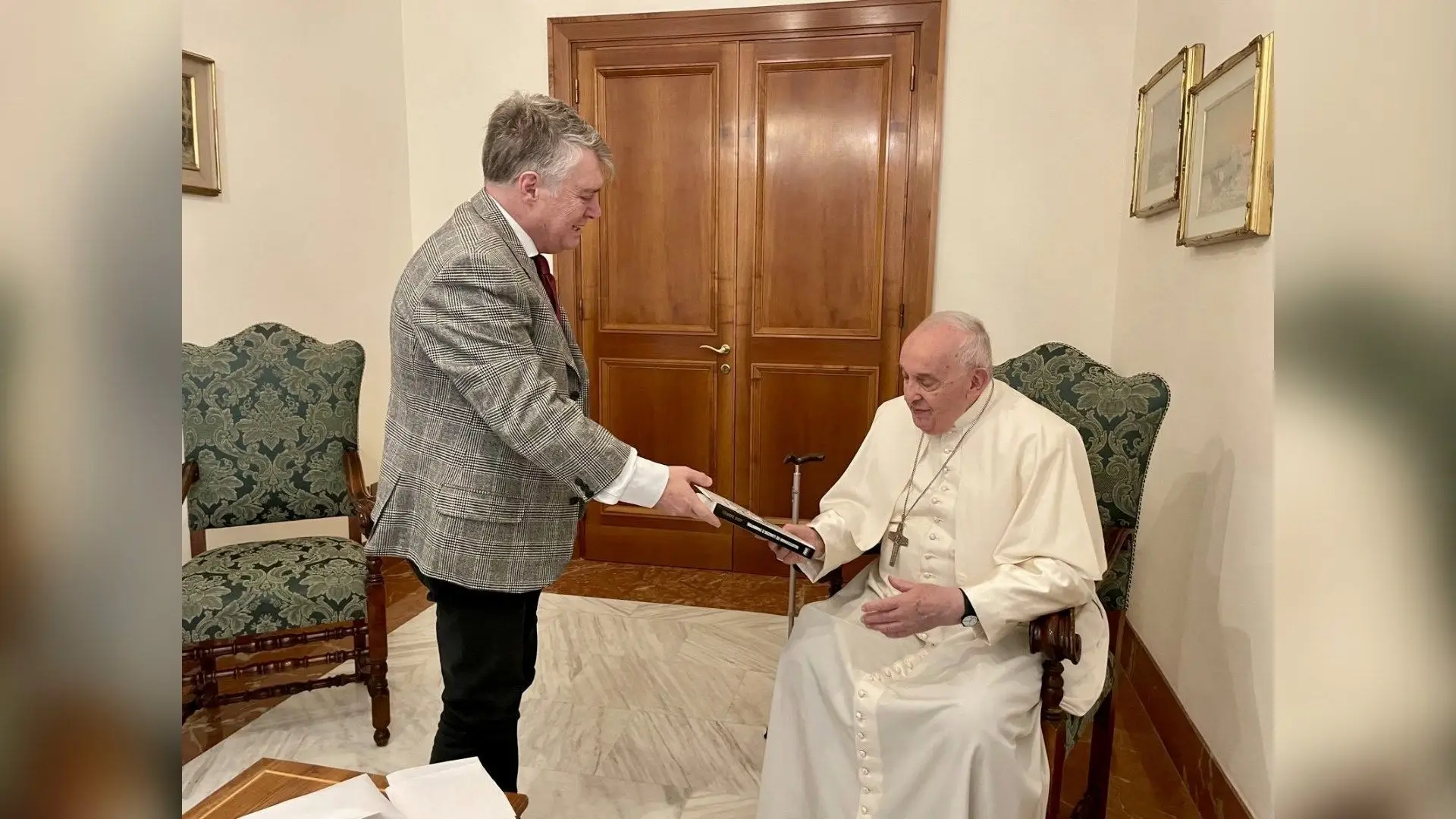 Papa Francisco revela a Henrique Cymerman que faz chamada todos os dias ...