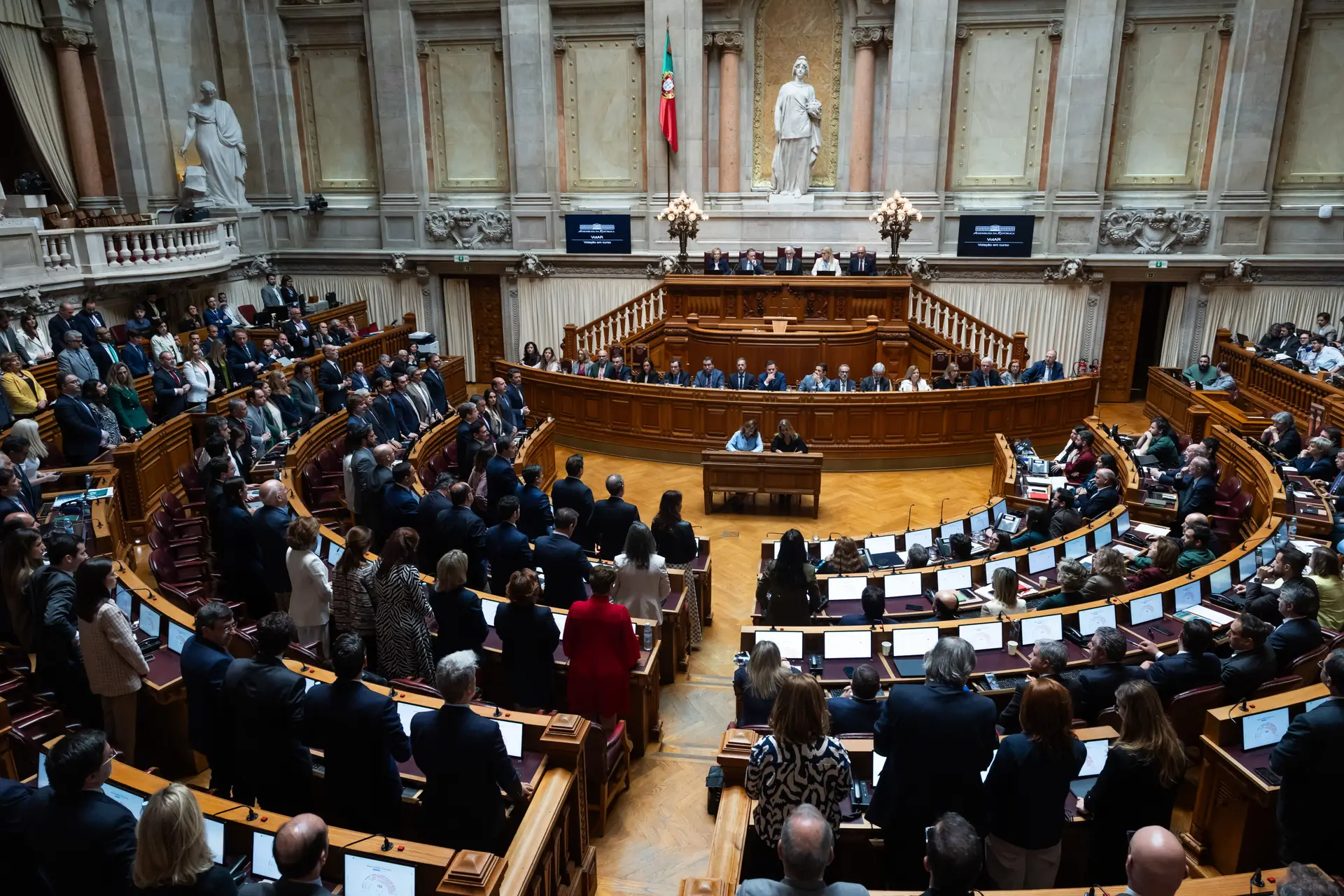 Debate sobre Programa de Governo deixa clara divisão parlamentar - SIC ...