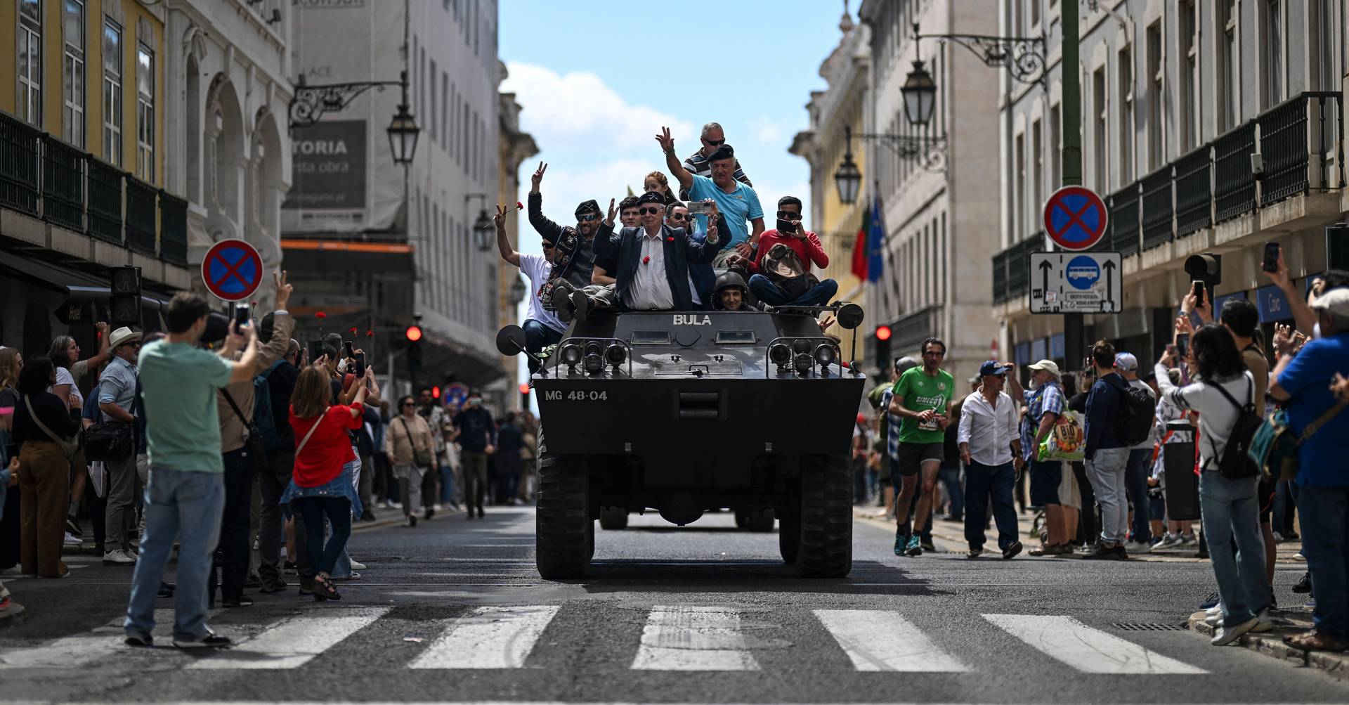25 de Abril nas ruas de Lisboa: as melhores imagens da festa da ... 25 de Abril nas ruas de Lisboa: as melhores imagens da festa da ...