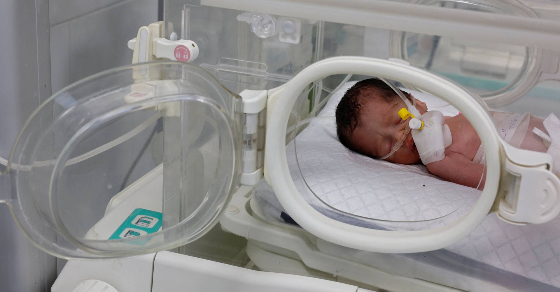 Gaza: morreu a "bebé-mártir" que nasceu já depois da morte da mãe num ...