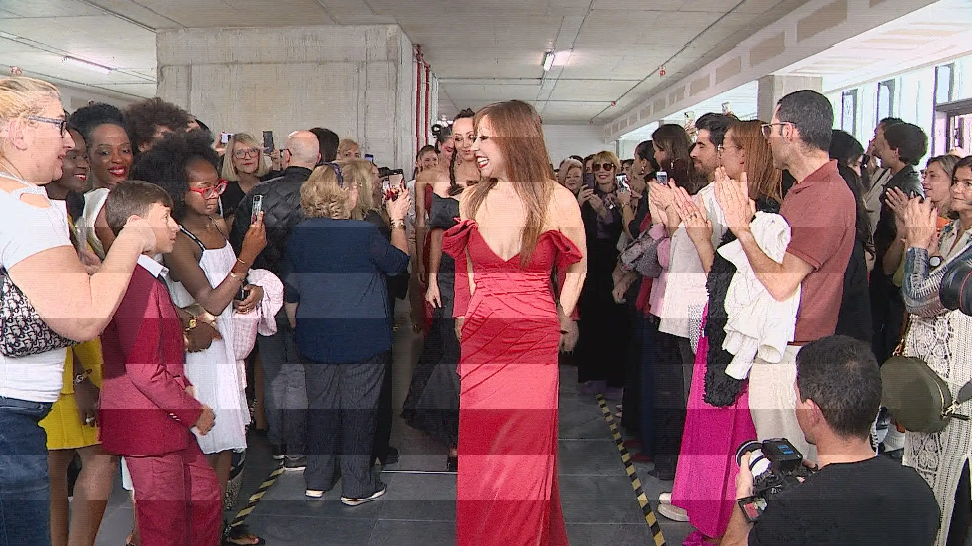 Estilista Fátima Lopes apresenta coleção primavera/verão - SIC Notícias