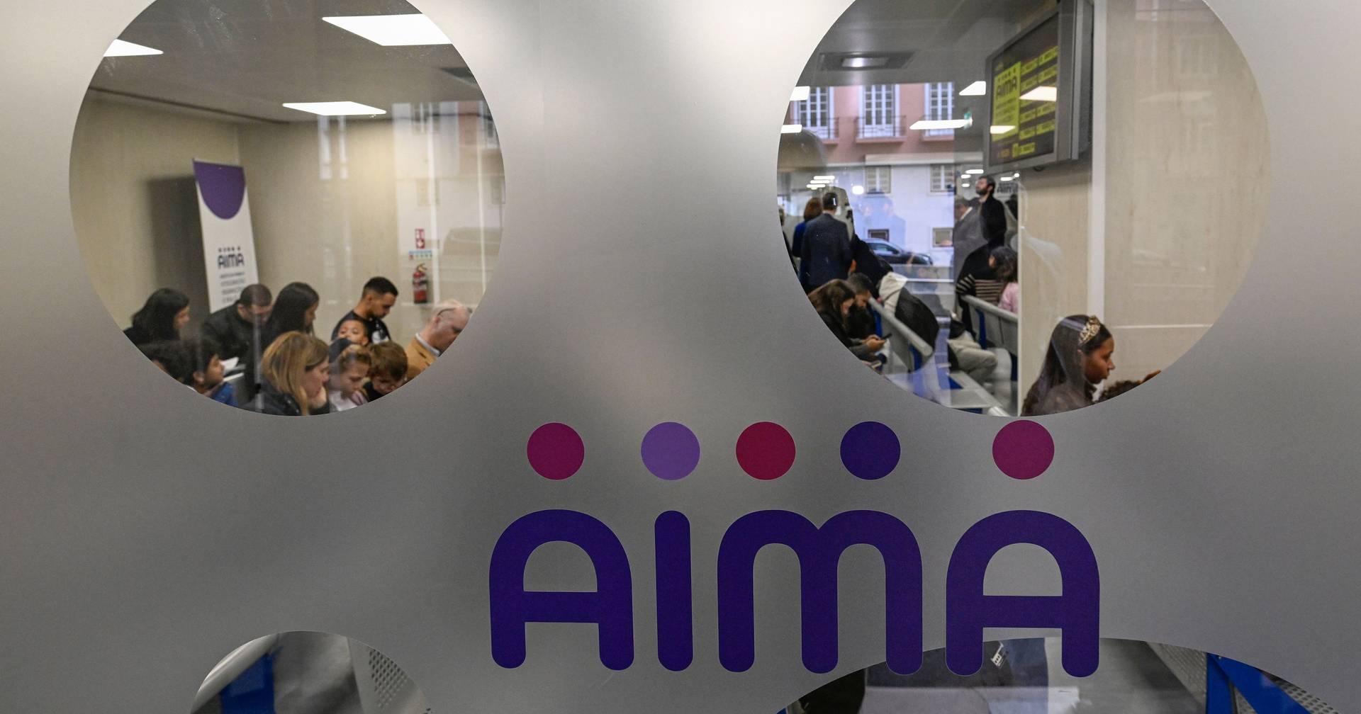 AIMA garante que problemas de acesso ao site estão resolvidos - SIC Notícias