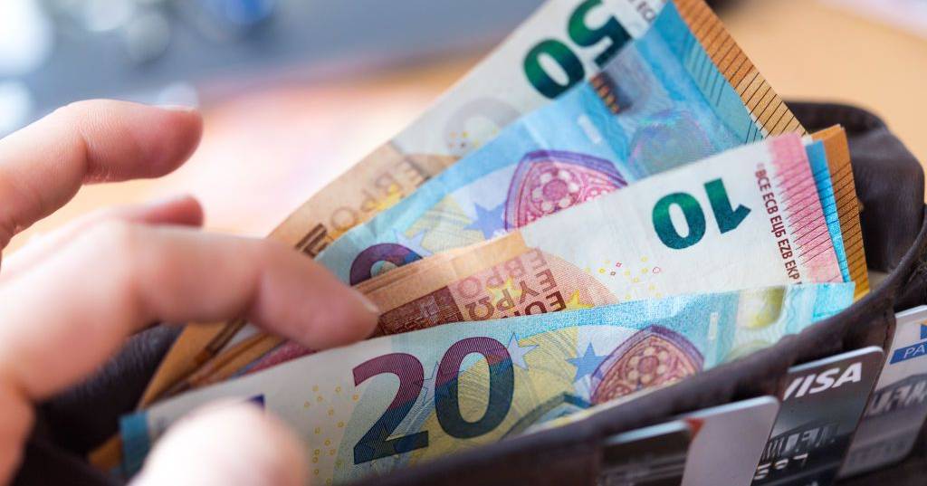 Salário mínimo na Alemanha vai subir para 13,90€ por hora - SIC Notícias