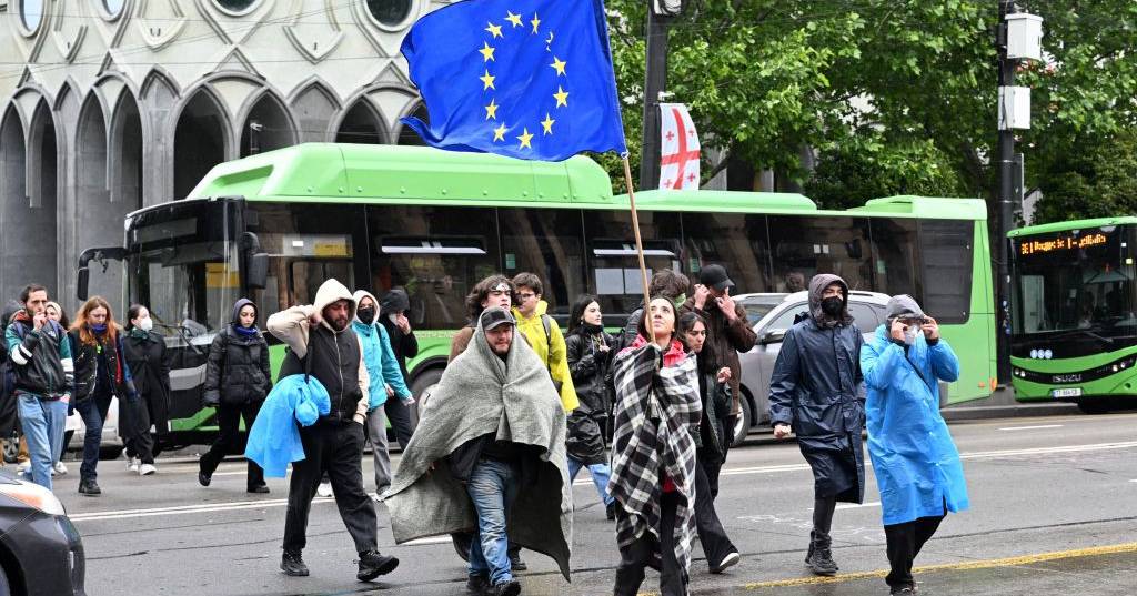 NATO alerta: "lei russa afasta Geórgia das integrações europeia e euro ...