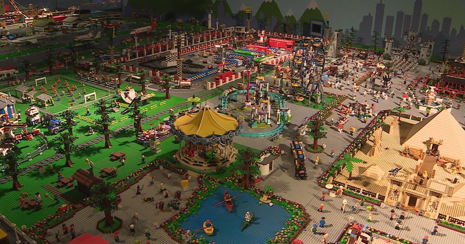 Mais de 5 milhões de peças Lego numa mini cidade - SIC Notícias