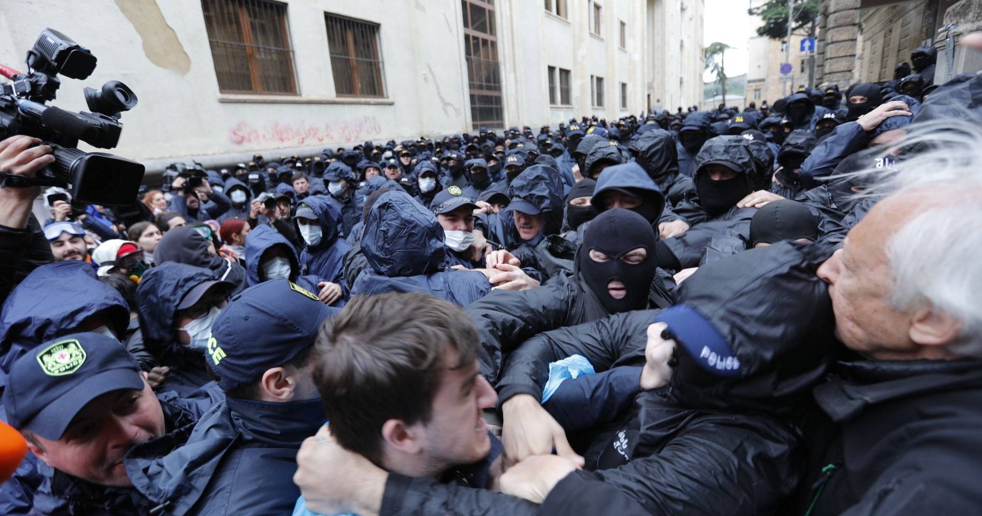 10 minutos: o que se passa na Geórgia? - SIC Notícias