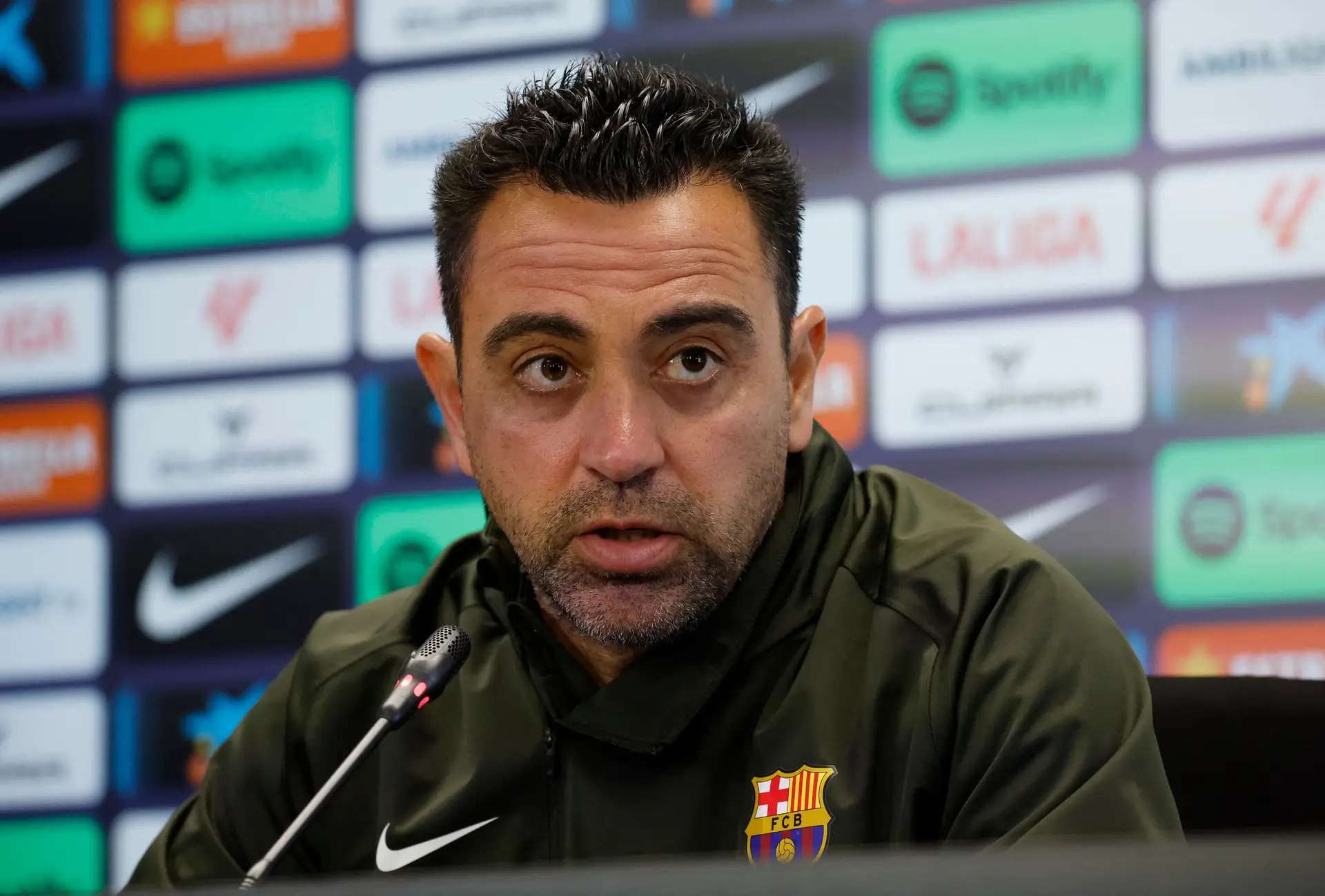 Oficial: Xavi despedido do Barcelona - SIC Notícias