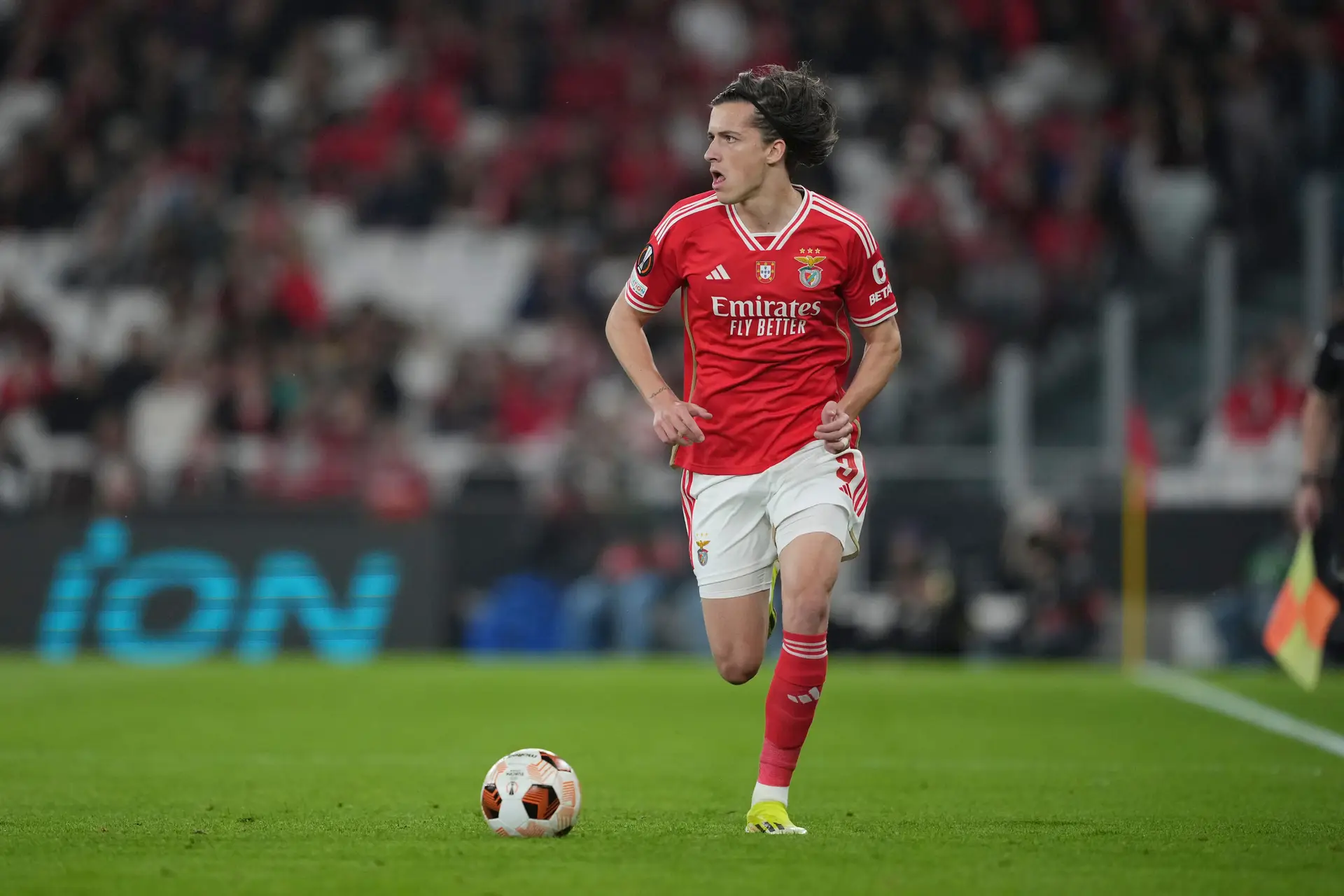 Álvaro Carreras assina a título definitivo pelo Benfica - SIC Notícias