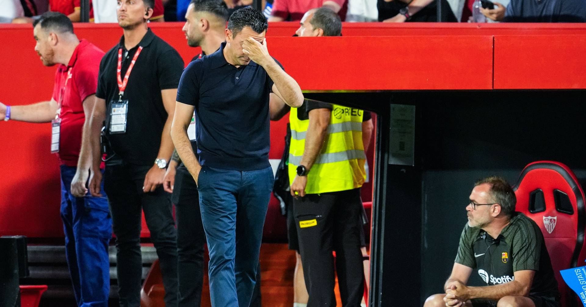 Barcelona rescinde com Xavi e anuncia novo treinador - SIC Notícias