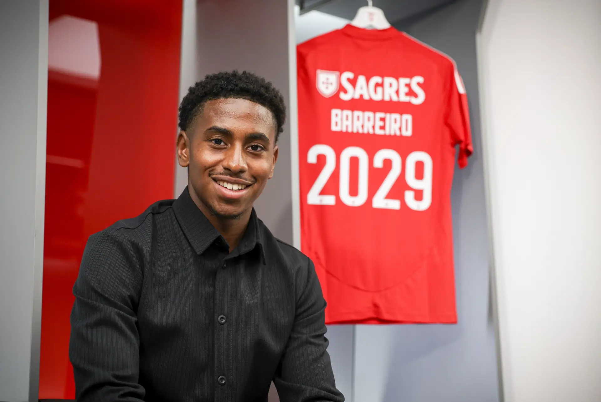 Oficial: Leandro Barreiro assina pelo Benfica até 2029 - SIC Notícias