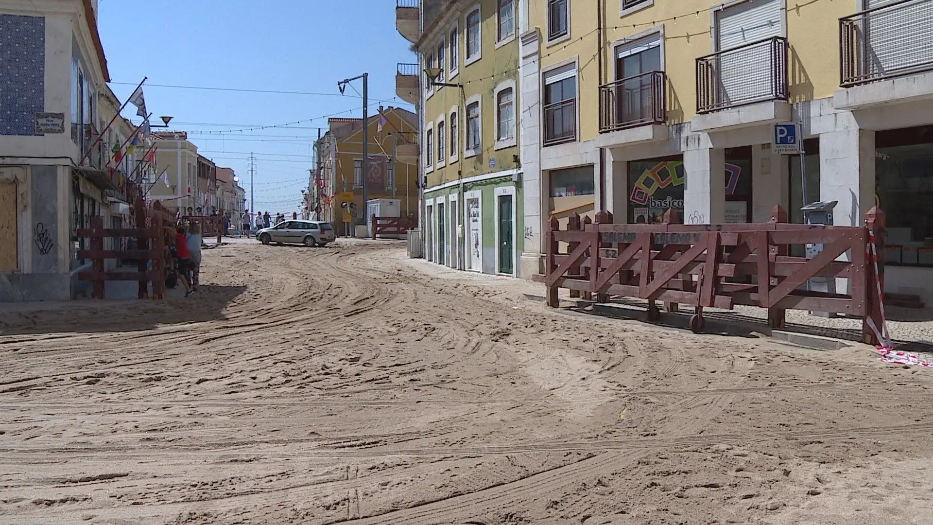 Esperadas mais de 300 mil pessoas nas Festas do Colete Encarnado, em ...