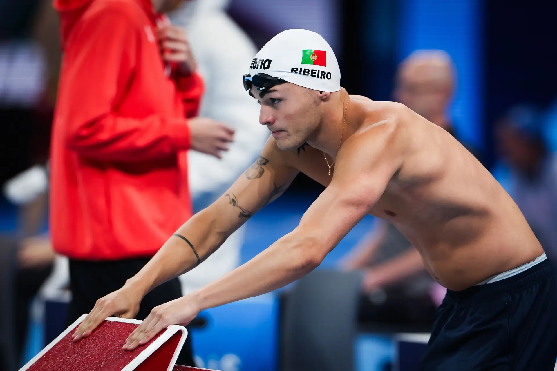 Diogo Ribeiro fica em quarto nos 50 mariposa mas bate recorde nacional ...