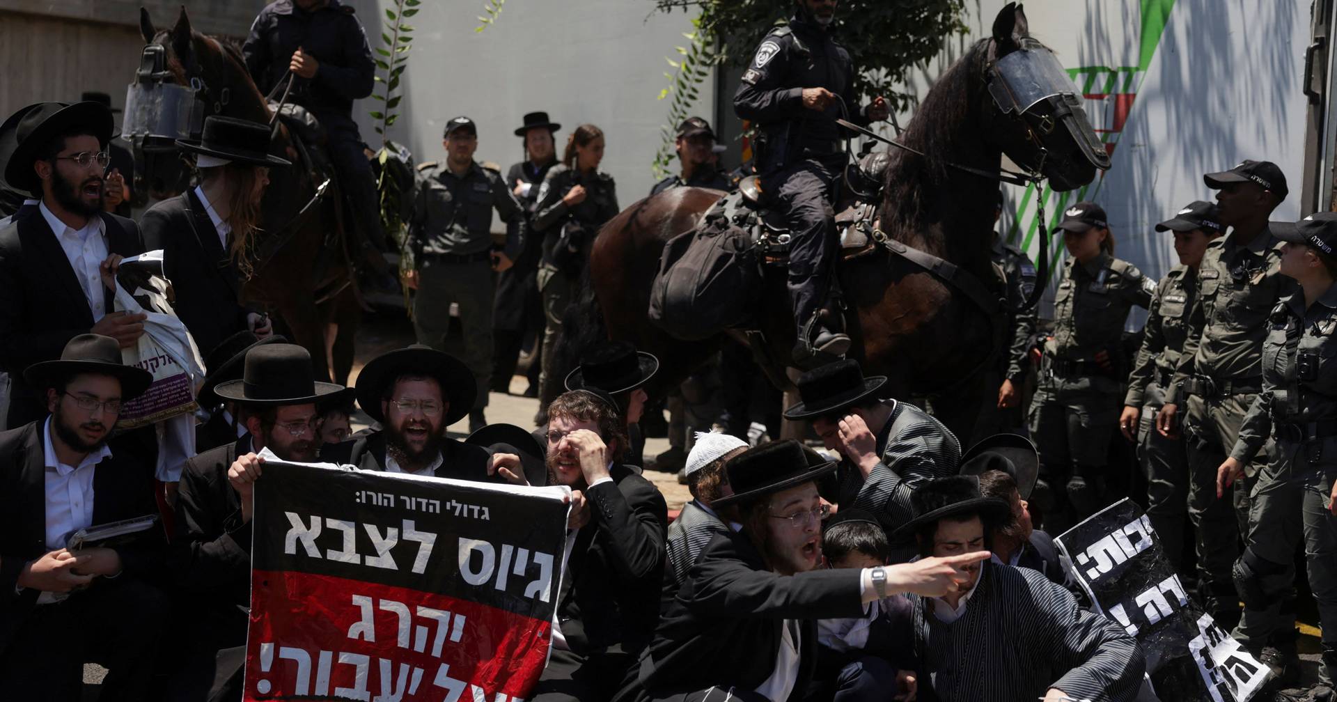 Judeus ultraortodoxos voltam a protestar contra alistamento no exército ...