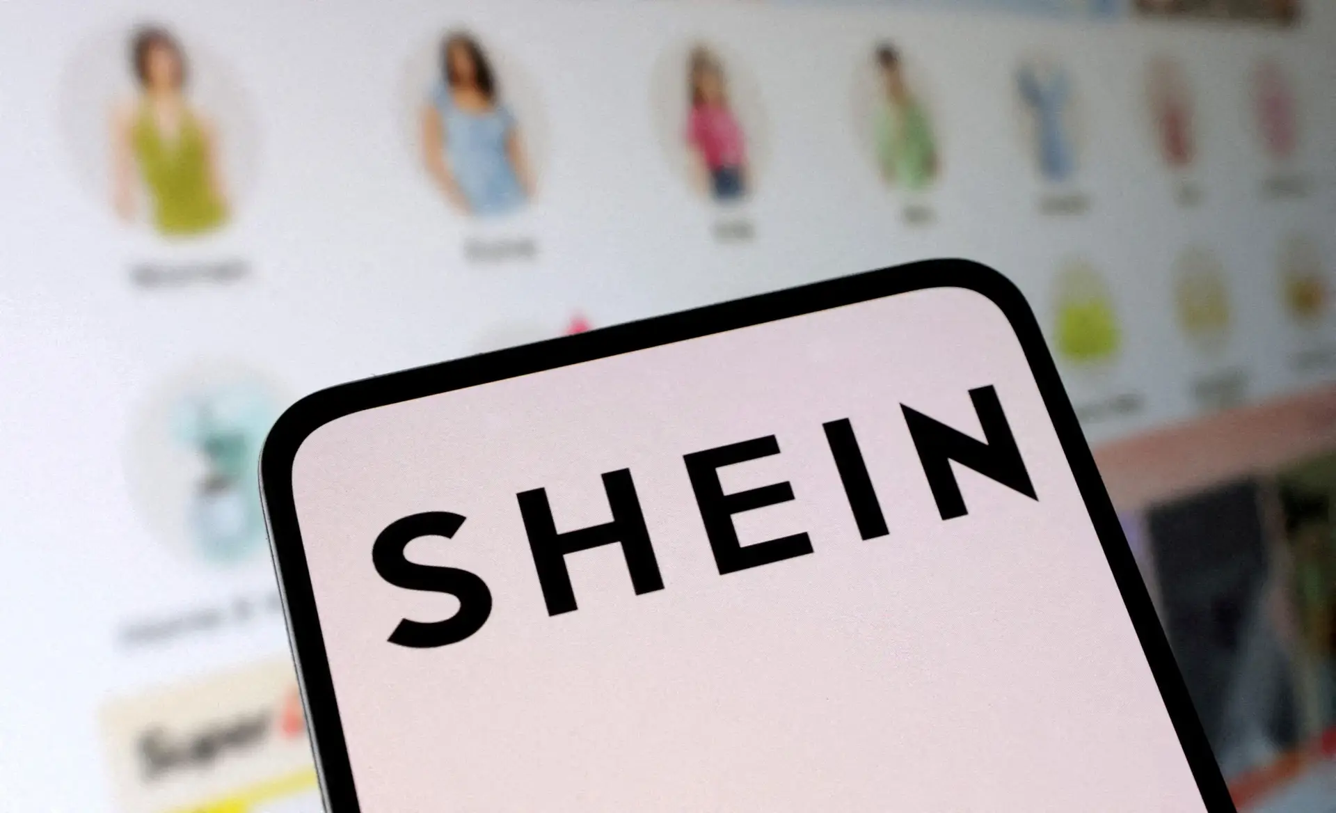 Shein termina contrato com fornecedores após detetar casos de trabalho infantil - SIC Notícias