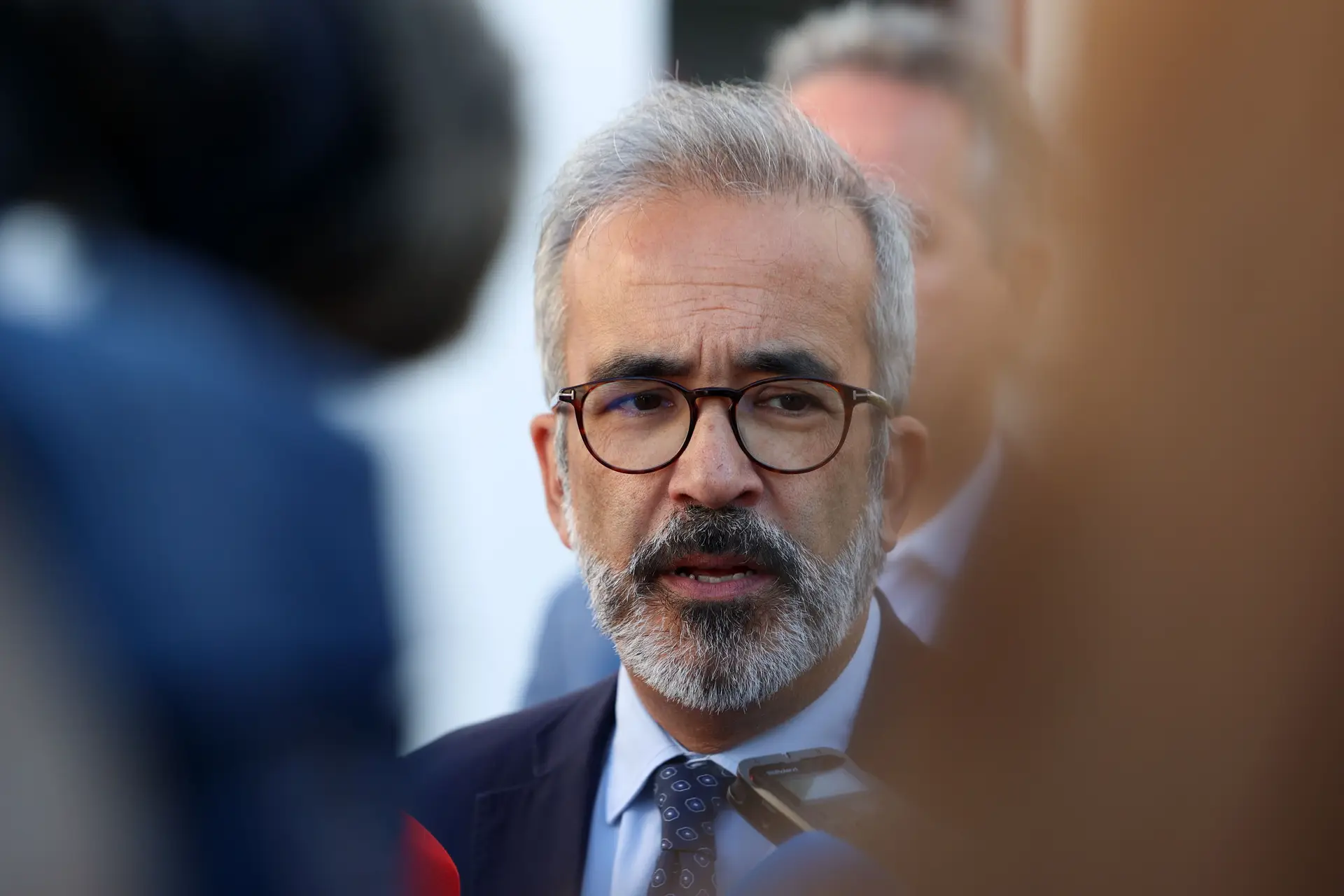 OE2025: Rangel diz que Governo "fala com todos mas o PS tem especiais ...