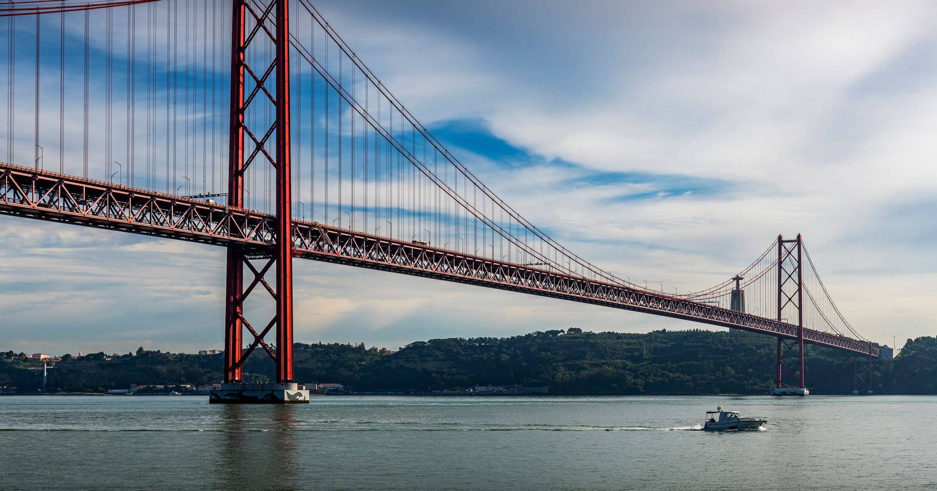 Retomada circulação de comboios na Ponte 25 de Abril - SIC Notícias