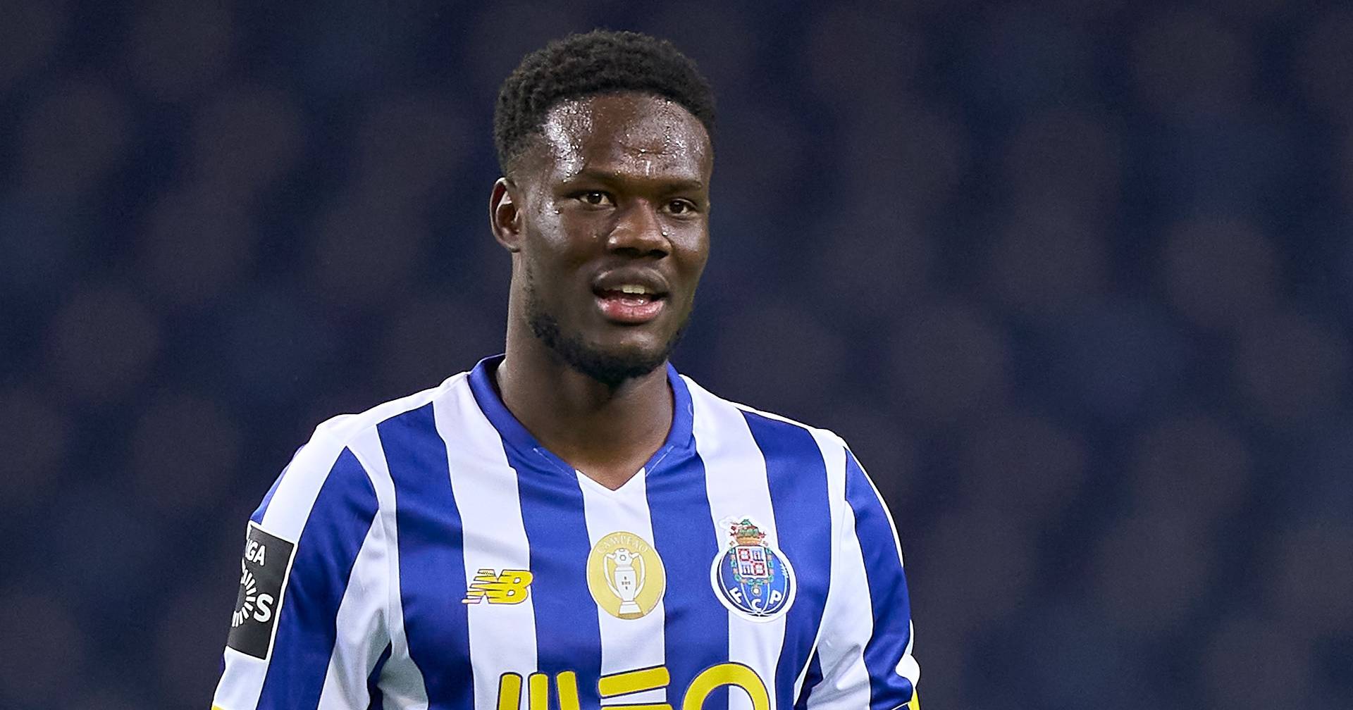 Mamadou Loum deixa FC Porto e assina pelo Arouca - SIC Notícias