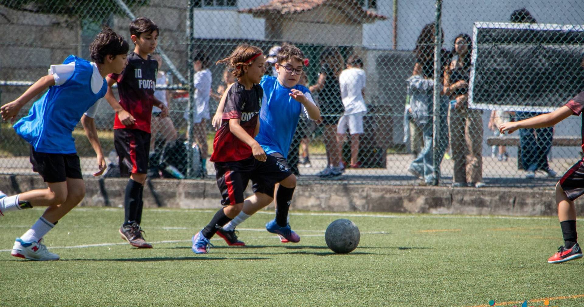 Gosto por jogar à bola leva centenas de crianças até Espinho para o ...