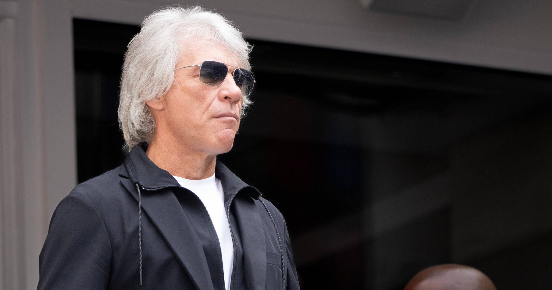 Jon Bon Jovi salva vida a mulher que se queria suicidar ao saltar de ...