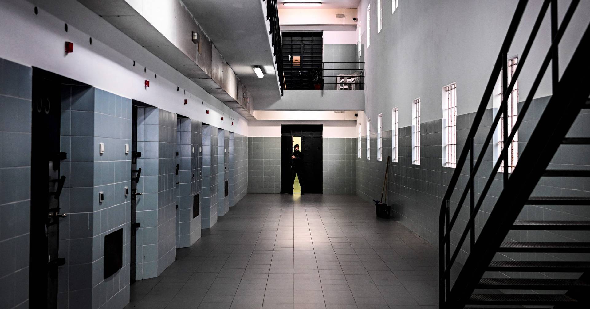 Sete estabelecimentos prisionais alvos de buscas - SIC Notícias