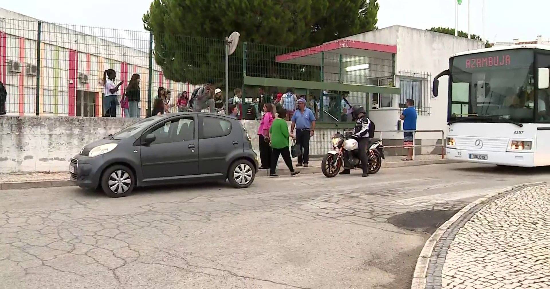 Escola da Azambuja reabre no horário normal após ataque do dia anterior ...