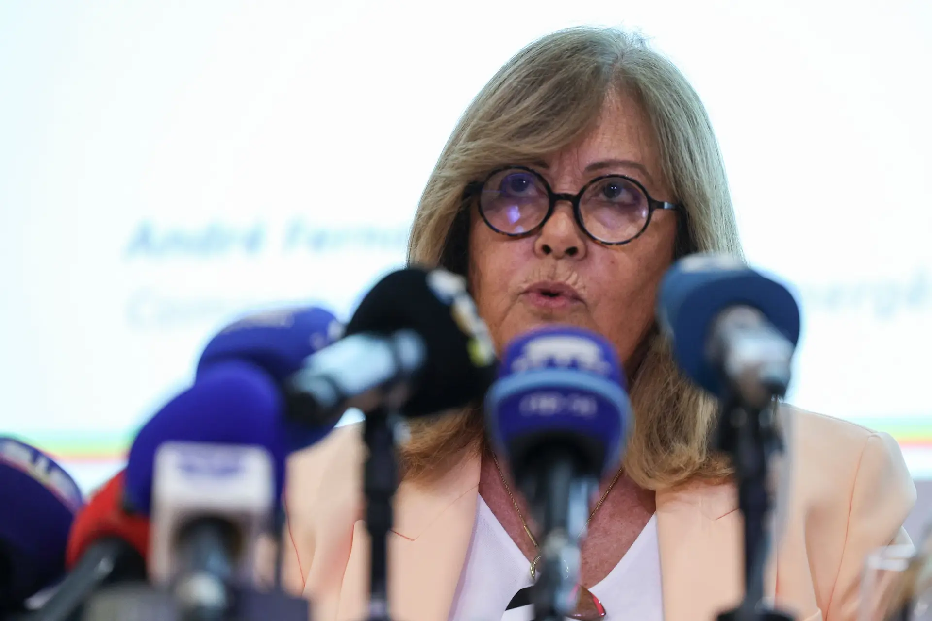 Ministra da Administração Interna fala pela primeira vez ao país - SIC ...