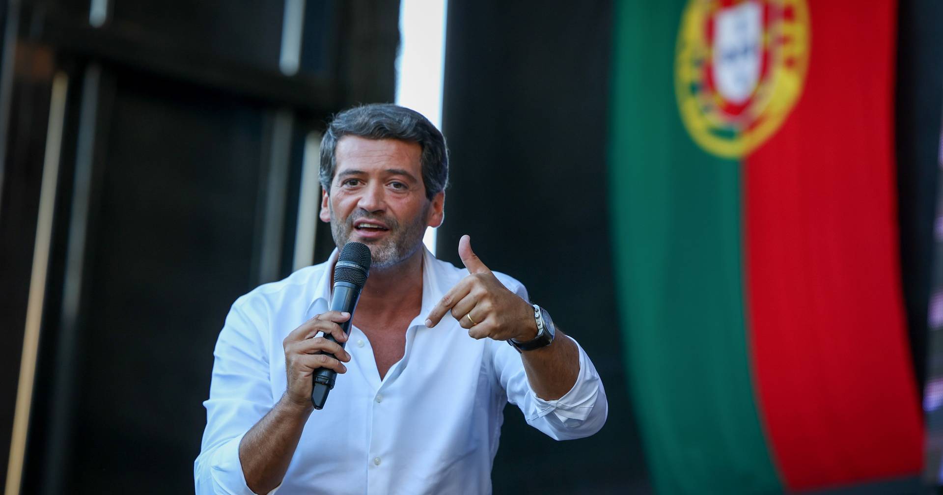 "Está a tornar-se um verdadeiro problema”: Ventura acusa Marcelo de ser ...