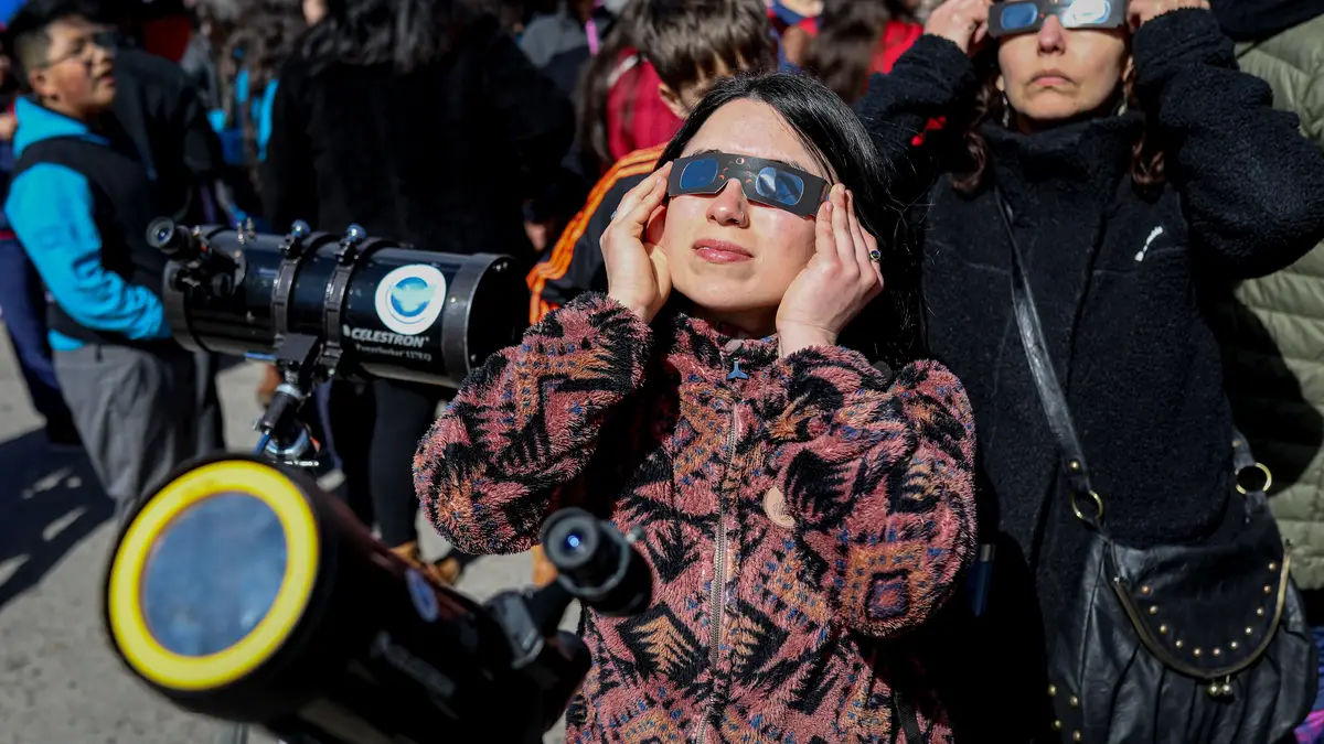 Maior eclipse solar em mais de 100 anos vai transformar o dia em noite ...