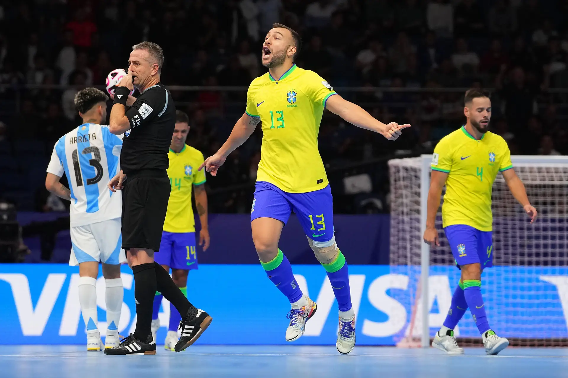 Brasil sagra-se campeão mundial de futsal pela sexta vez depois de ...