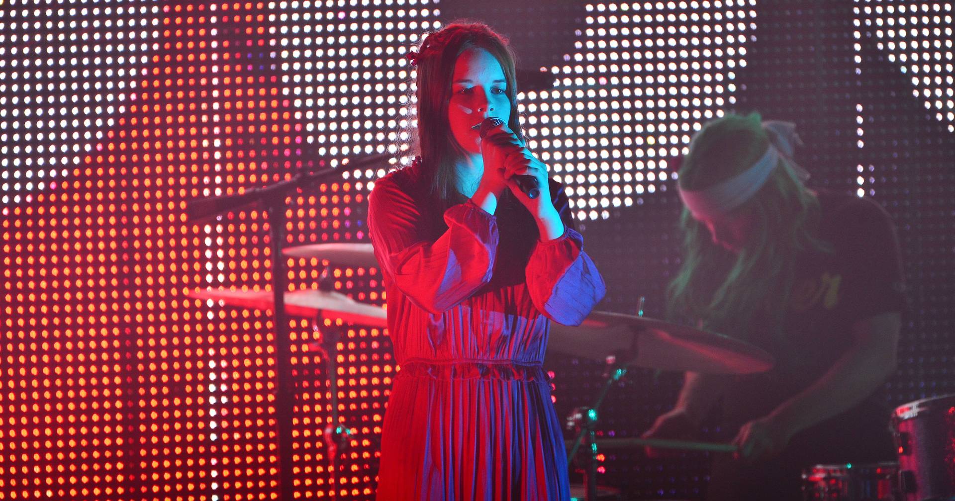 Morreu Nell Smith, jovem cantora que gravou álbum com os Flaming Lips ...