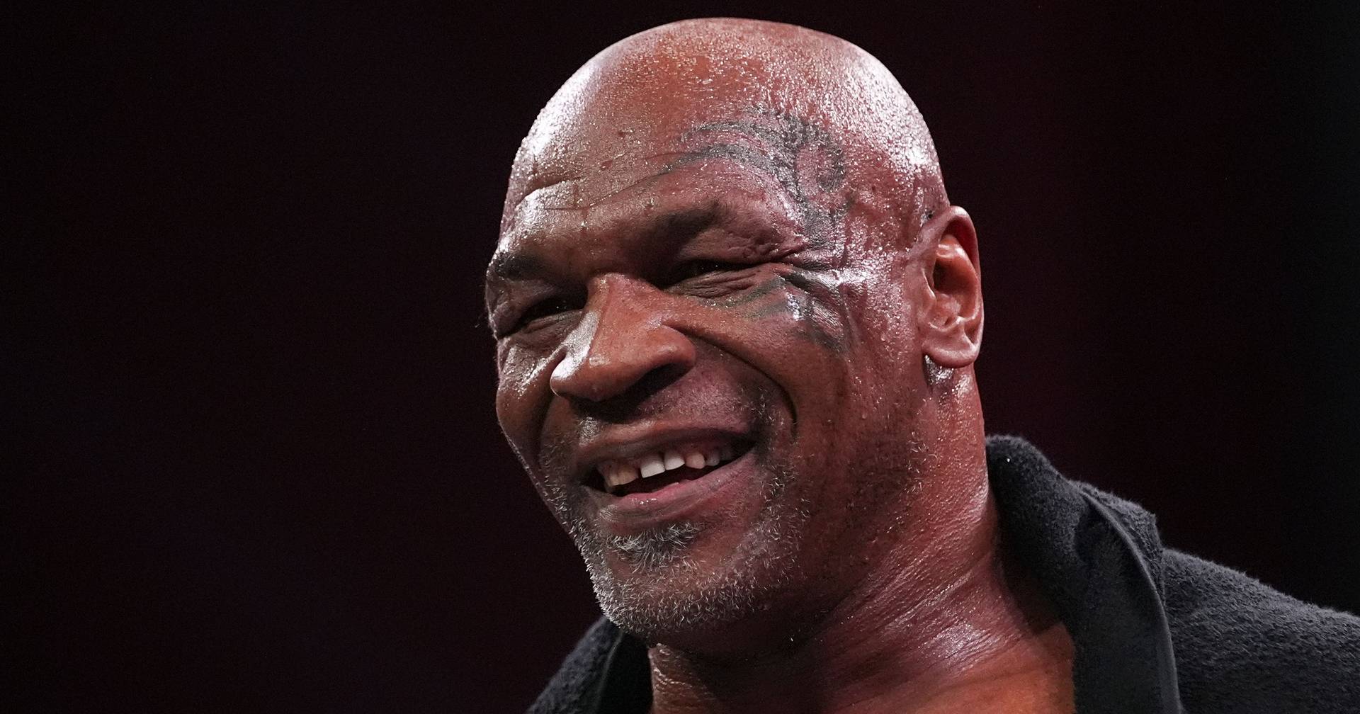 O regresso de uma lenda: Mike Tyson volta ao ringue após 19 anos - SIC ...