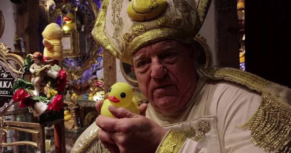 "Paticano", a irreverente "Igreja" em Madrid que tem como Deus um pato ...