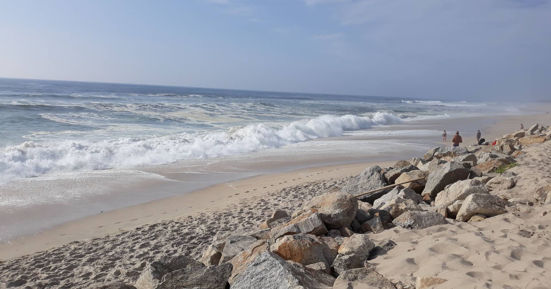 Avanço do mar ameaça Furadouro: praia em Ovar terá proteção no valor de ...