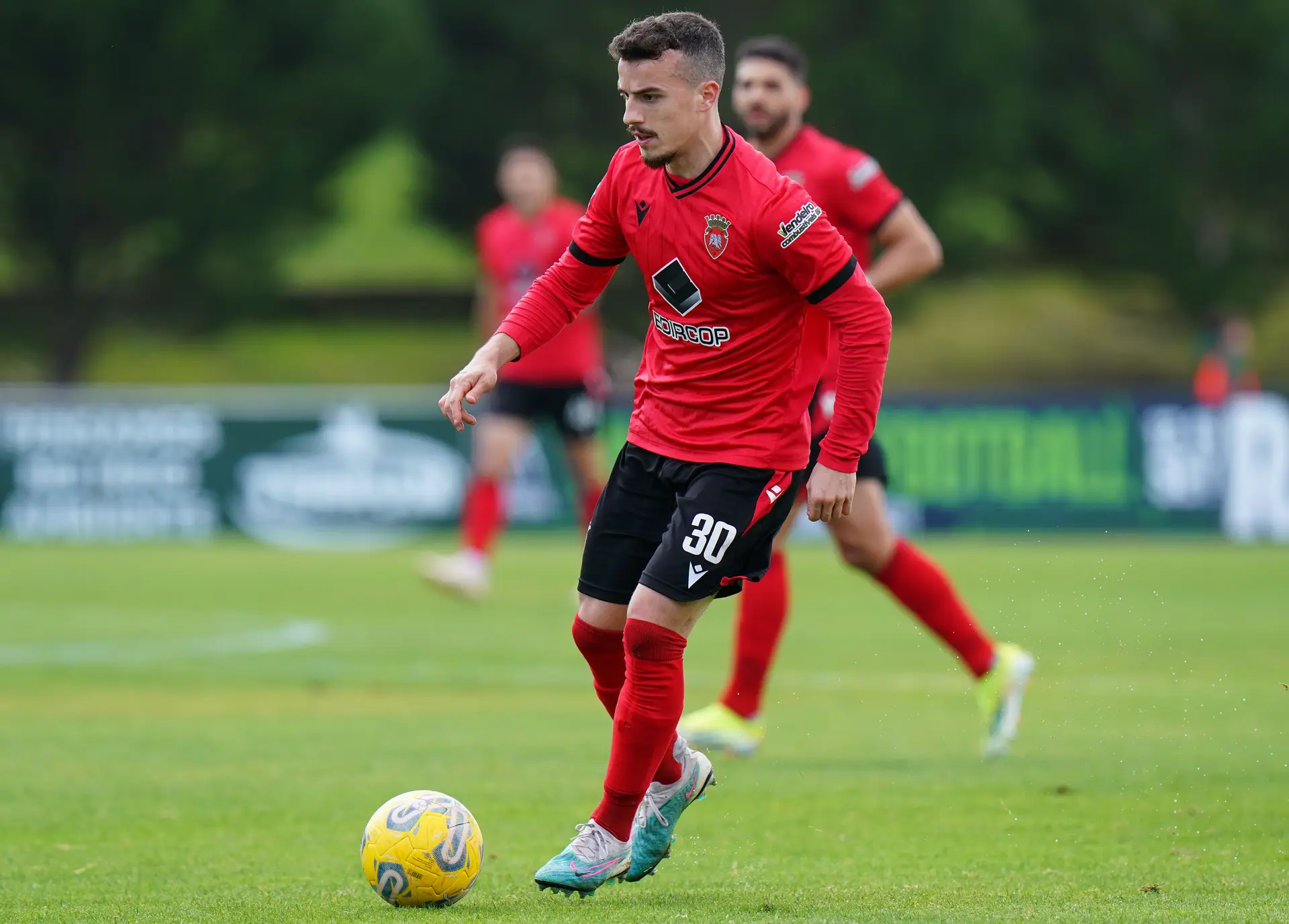 Futebolista André Silva, irmão de Diogo Jota, agredido por adepto adversário - SIC Notícias