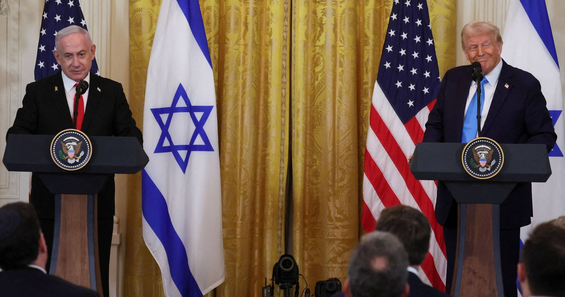 Netanyahu oferece a Trump 'pager' dourado como os que Israel explodiu ...