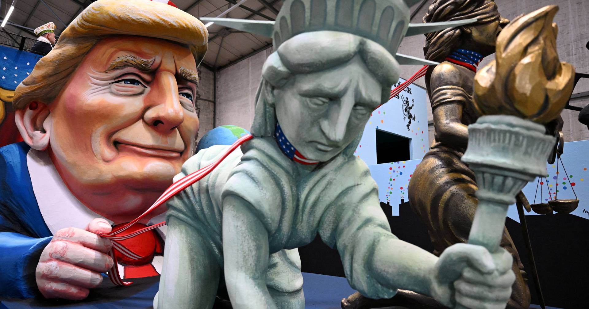 Alemanha: carros alegóricos repletos de sátira política prontos para o ...