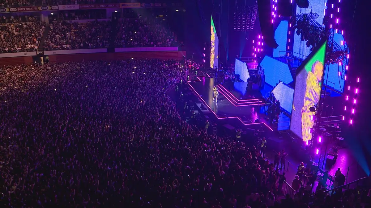 Plutónio voltou às origens antes de encher o Meo Arena em Lisboa - SIC ...