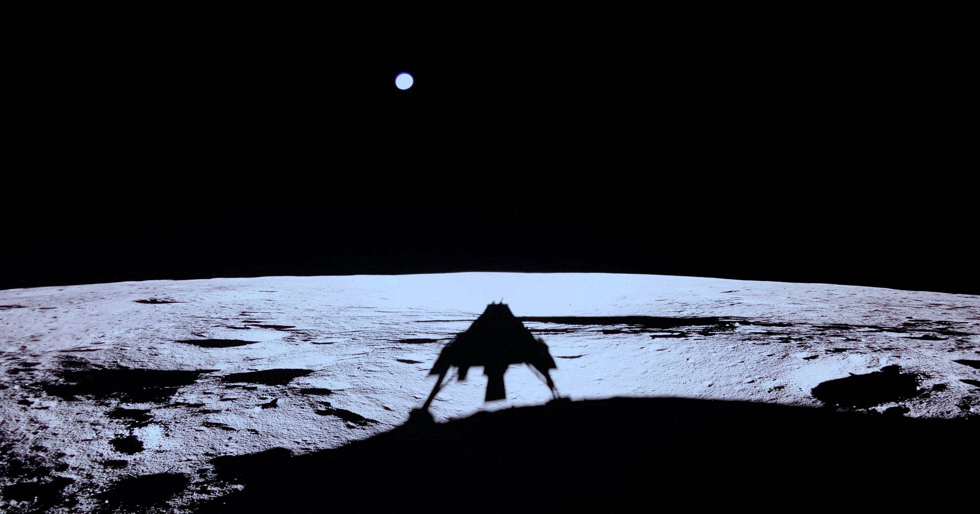 Robô privado Blueghost pousa na Lua com sucesso - SIC Notícias