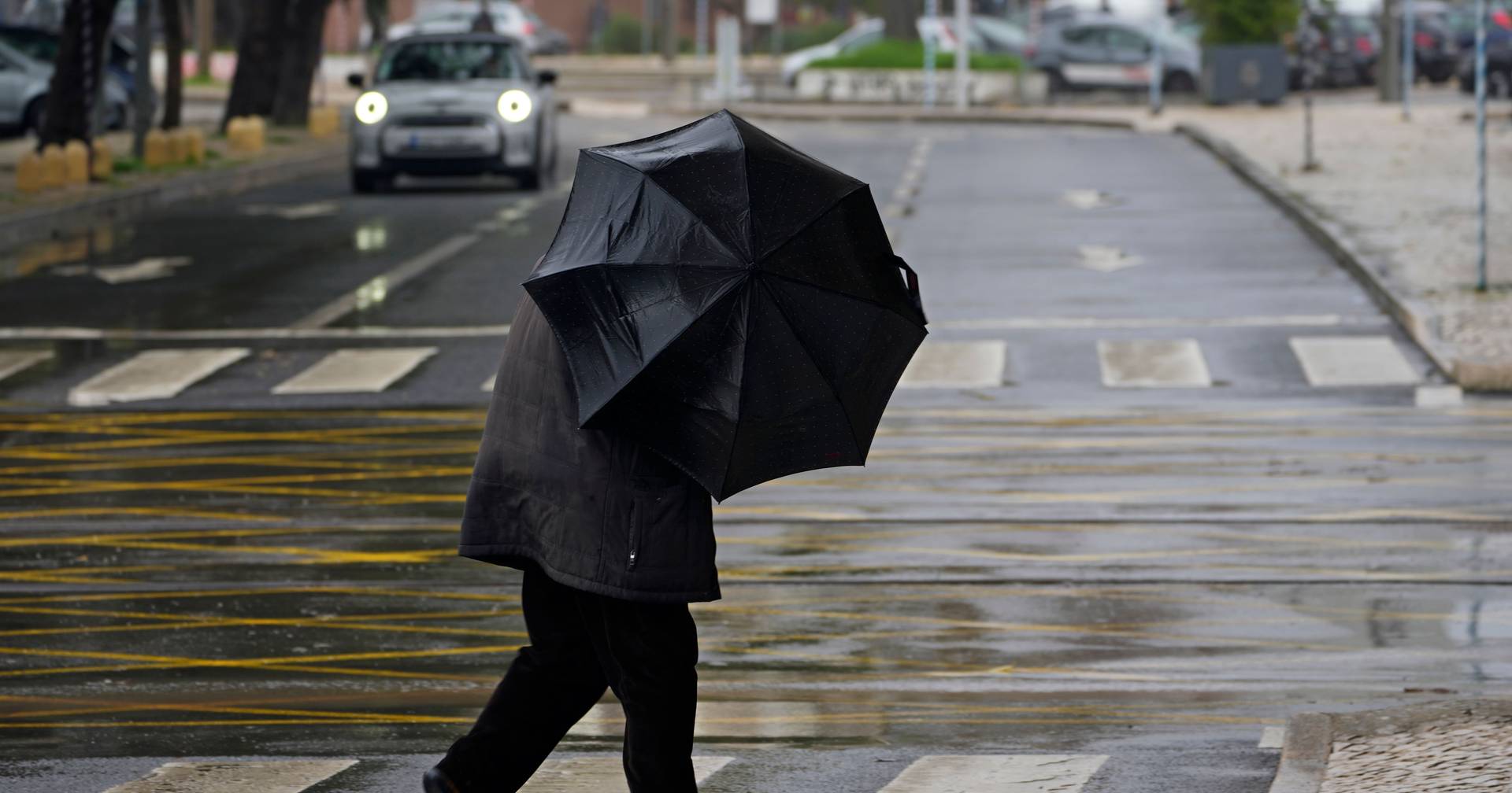 Chuva forte coloca 9 distritos sob aviso laranja na sexta-feira - SIC ...